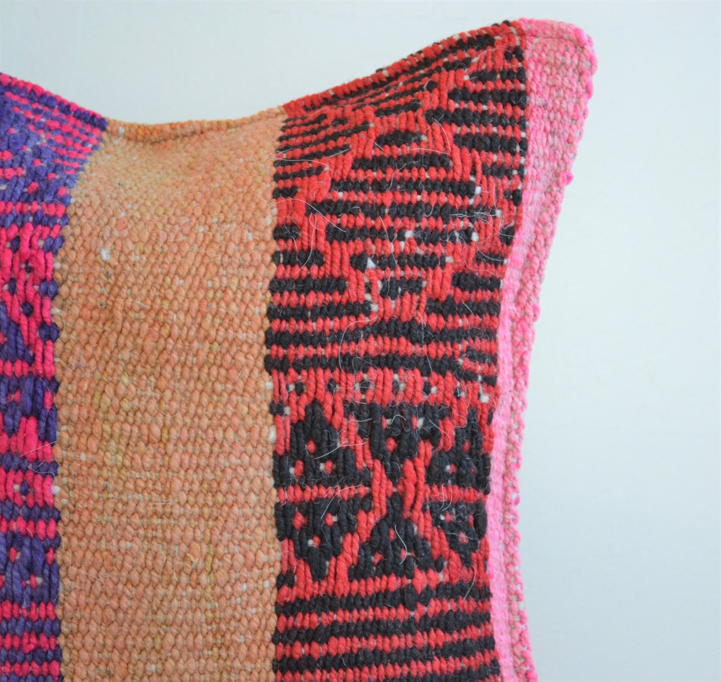 Frazada Pillow (Roxy) – Maco Decor